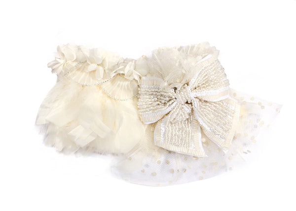 white feather collar